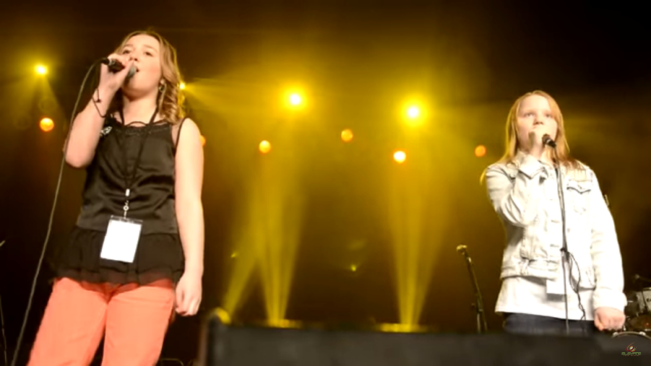 Students Singing - Elevate Rock School